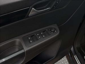 Black SEAT Alhambra 2015 in Kaunas, with an engine capacity of 2.00 L and mileage of 294 thousand km for 9799 €, photo 15 on AUTOMOTO.COM.LV