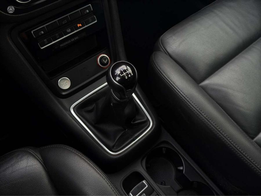 Black SEAT Alhambra 2015 in Kaunas, with an engine capacity of 2.00 L and mileage of 294 thousand km for 9799 €, photo 17 on AUTOMOTO.COM.LV