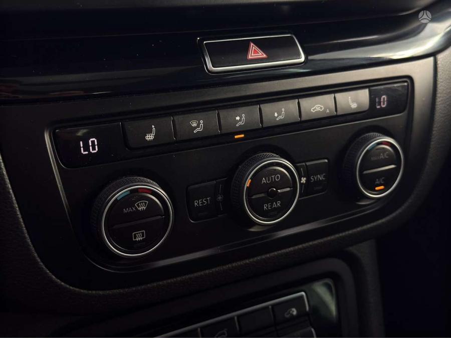 Black SEAT Alhambra 2015 in Kaunas, with an engine capacity of 2.00 L and mileage of 294 thousand km for 9799 €, photo 18 on AUTOMOTO.COM.LV