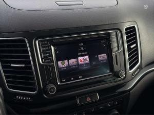 Black SEAT Alhambra 2015 in Kaunas, with an engine capacity of 2.00 L and mileage of 294 thousand km for 9799 €, photo 19 on AUTOMOTO.COM.LV