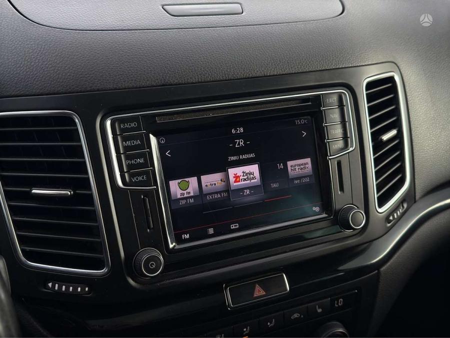 Black SEAT Alhambra 2015 in Kaunas, with an engine capacity of 2.00 L and mileage of 294 thousand km for 9799 €, photo 19 on AUTOMOTO.COM.LV