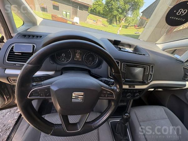 Melns SEAT Alhambra 2016 Gulbene, ar dzinēja tilpumu 2.00 L un nobraukumu 351 tūkst. km par 6680 €, foto 4 vietnē AUTOMOTO.COM.LV