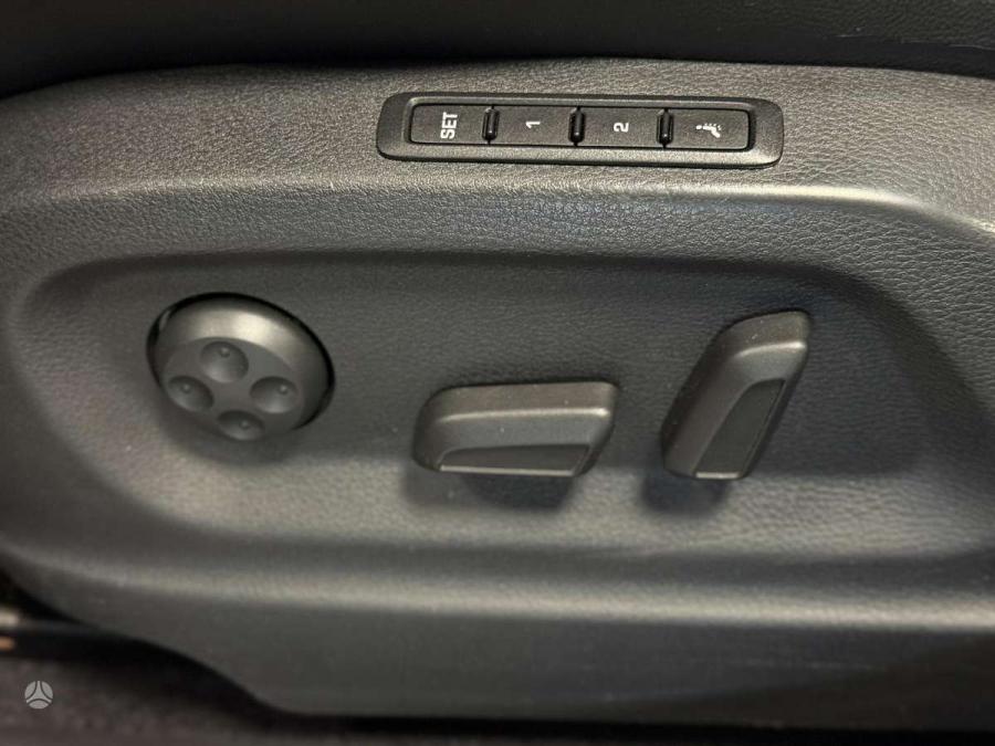 Black SEAT Alhambra 2020 in Klaipeda, with an engine capacity of 1.97 L and mileage of 239 thousand km for 15900 €, photo 14 on AUTOMOTO.COM.LV