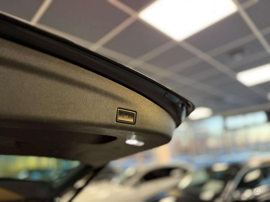 Black SEAT Alhambra 2020 in Klaipeda, with an engine capacity of 1.97 L and mileage of 239 thousand km for 15900 €, photo 19 on AUTOMOTO.COM.LV
