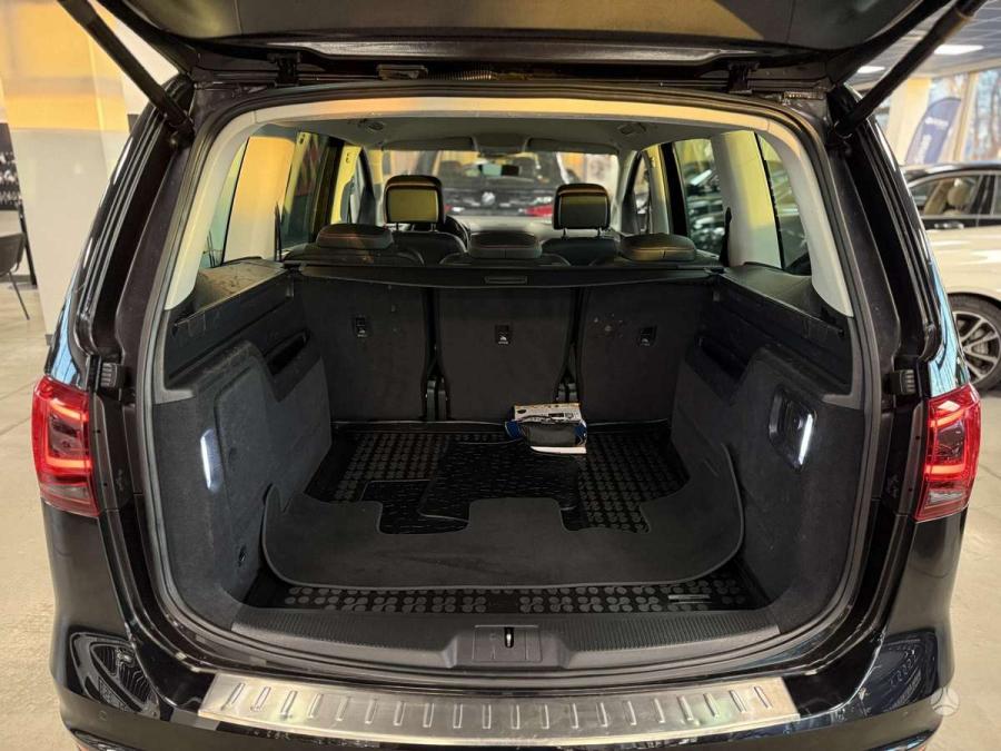 Black SEAT Alhambra 2020 in Klaipeda, with an engine capacity of 1.97 L and mileage of 239 thousand km for 15900 €, photo 20 on AUTOMOTO.COM.LV
