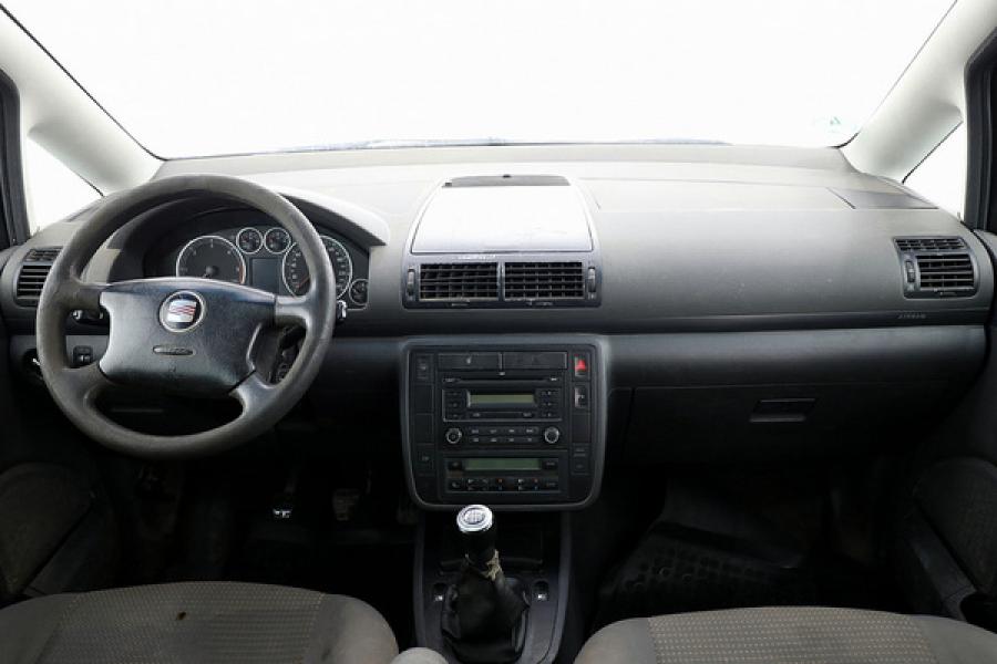 Black SEAT Alhambra 2007 in Tallinn, with an engine capacity of 1.90 L and mileage of 389 thousand km for 999 €, photo 6 on AUTOMOTO.COM.LV