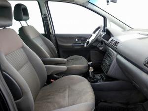 Black SEAT Alhambra 2007 in Tallinn, with an engine capacity of 1.90 L and mileage of 389 thousand km for 999 €, photo 7 on AUTOMOTO.COM.LV