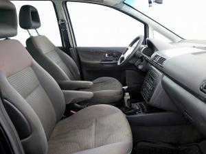 Black SEAT Alhambra 2007 in Tallinn, with an engine capacity of 1.90 L and mileage of 389 thousand km for 999 €, photo 15 on AUTOMOTO.COM.LV