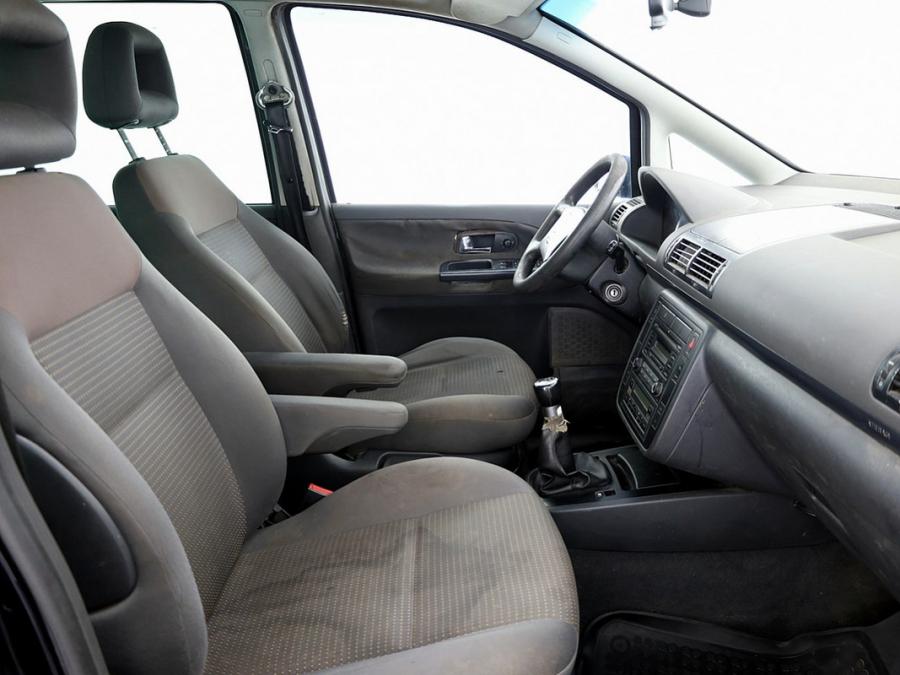 Black SEAT Alhambra 2007 in Tallinn, with an engine capacity of 1.90 L and mileage of 389 thousand km for 999 €, photo 15 on AUTOMOTO.COM.LV