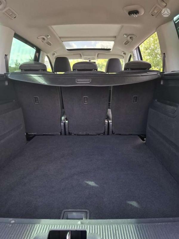 Black SEAT Alhambra 2011 in Siauliai, with an engine capacity of 2.00 L and mileage of 295 thousand km for 6400 €, photo 10 on AUTOMOTO.COM.LV