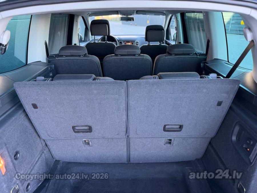 Melns SEAT Alhambra 2015 Tallina, ar dzinēja tilpumu 2.00 L un nobraukumu 0 tūkst. km par 9399 €, foto 13 vietnē AUTOMOTO.COM.LV