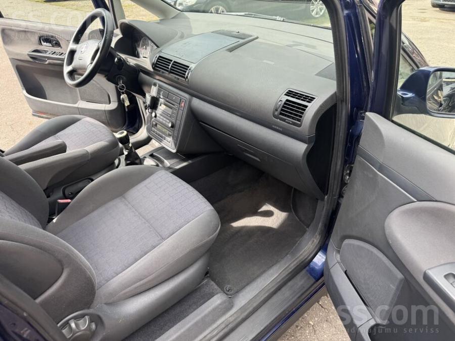 Zils SEAT Alhambra 2007 Rīga, ar dzinēja tilpumu 1.80 L un nobraukumu 198 tūkst. km par 4150 €, foto 28 vietnē AUTOMOTO.COM.LV