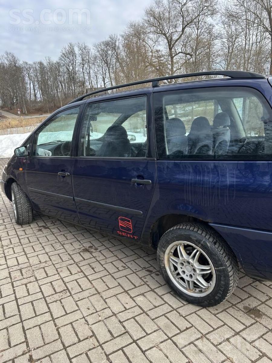 Blue SEAT Alhambra 2000 in Kraslava, with an engine capacity of 1.90 L and mileage of 477 thousand km for 850 €, photo 4 on AUTOMOTO.COM.LV