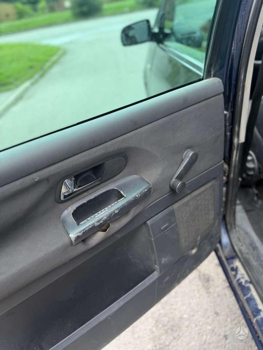 Blue SEAT Alhambra 2001 in Kaunas, with an engine capacity of 1.90 L and mileage of 500 thousand km for 800 €, photo 16 on AUTOMOTO.COM.LV