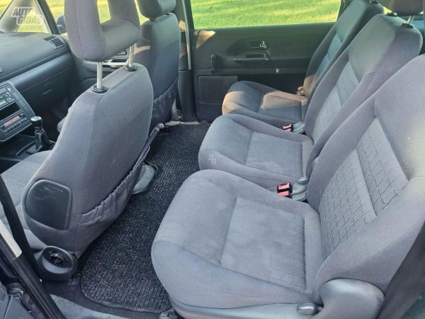 Blue SEAT Alhambra 2002 in Jonava, with an engine capacity of 1.90 L and mileage of 154 thousand km for 1450 €, photo 9 on AUTOMOTO.COM.LV