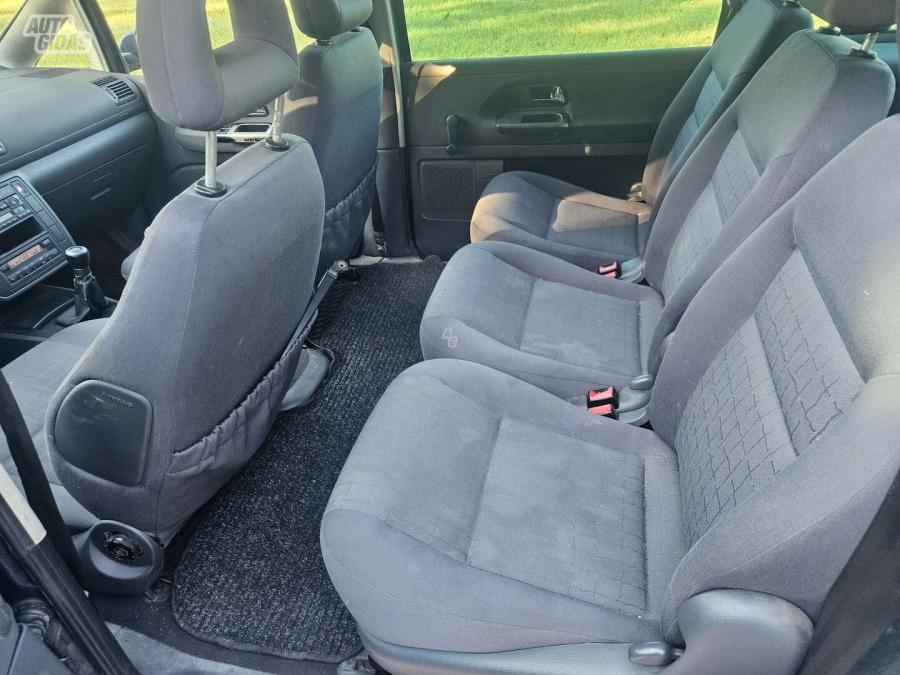 Blue SEAT Alhambra 2002 in Jonava, with an engine capacity of 1.90 L and mileage of 154 thousand km for 1450 €, photo 10 on AUTOMOTO.COM.LV