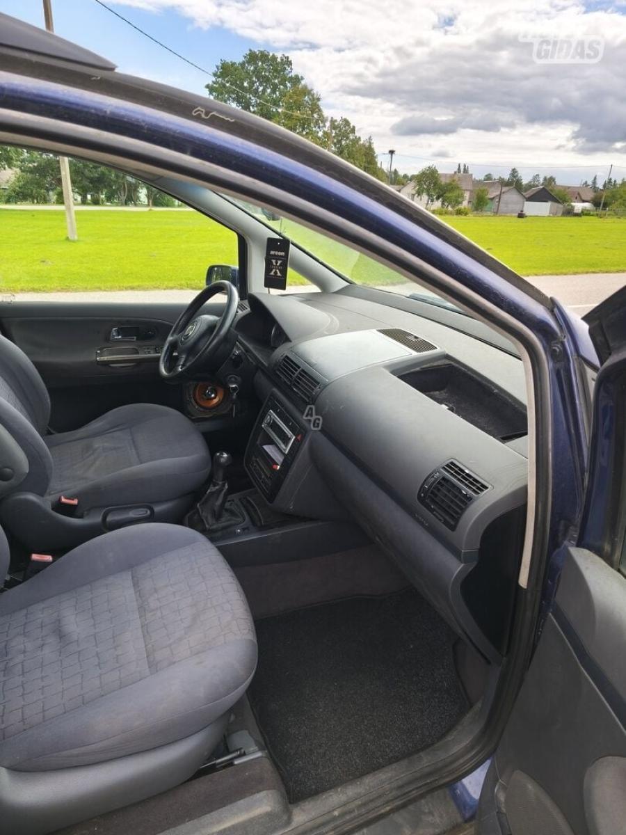Zils SEAT Alhambra 2003 Prienai, ar dzinēja tilpumu 2.00 L un nobraukumu 327 tūkst. km par 1600 €, foto 8 vietnē AUTOMOTO.COM.LV