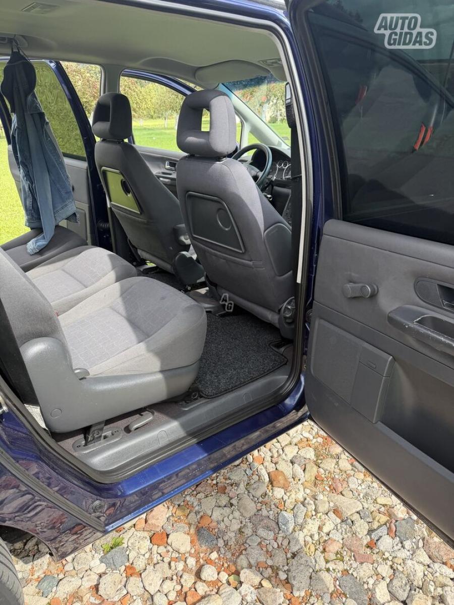 Zils SEAT Alhambra 2003 Alīta, ar dzinēja tilpumu 1.90 L un nobraukumu 295 tūkst. km par 2450 €, foto 13 vietnē AUTOMOTO.COM.LV