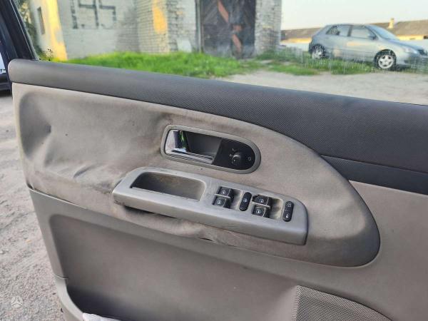 Blue SEAT Alhambra 2003 in Vilnius, with an engine capacity of 1.90 L and mileage of 411 thousand km for 700 €, photo 9 on AUTOMOTO.COM.LV