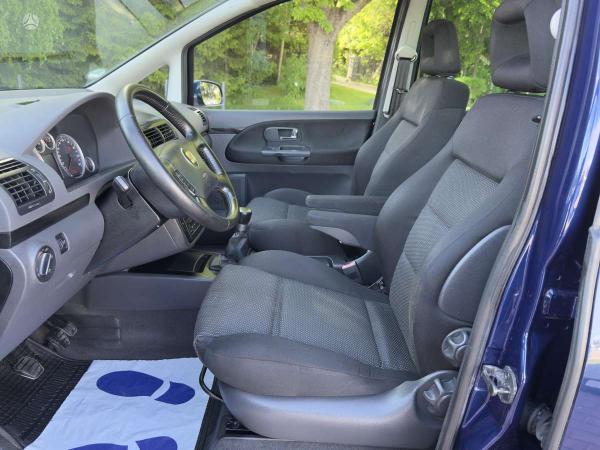 Blue SEAT Alhambra 2008 in Prienai, with an engine capacity of 1.97 L and mileage of 215 thousand km for 3750 €, photo 8 on AUTOMOTO.COM.LV