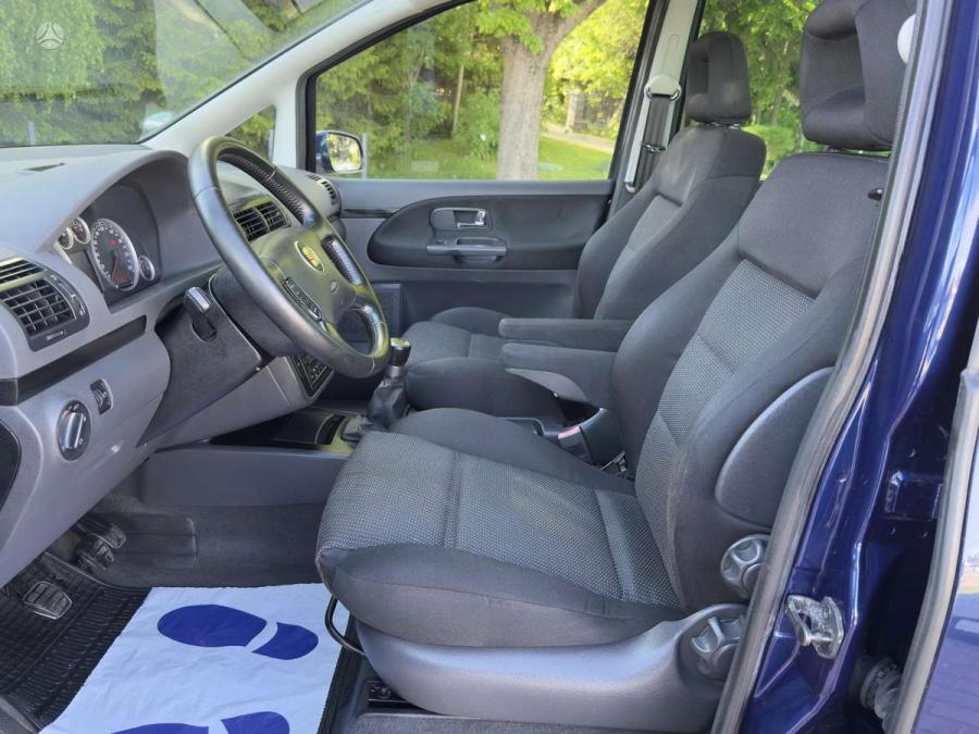 Blue SEAT Alhambra 2008 in Prienai, with an engine capacity of 1.97 L and mileage of 215 thousand km for 3750 €, photo 9 on AUTOMOTO.COM.LV