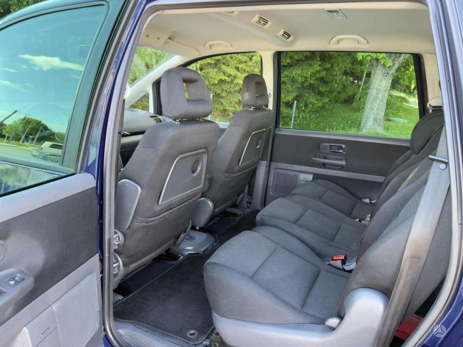 Blue SEAT Alhambra 2008 in Prienai, with an engine capacity of 1.97 L and mileage of 215 thousand km for 3750 €, photo 12 on AUTOMOTO.COM.LV