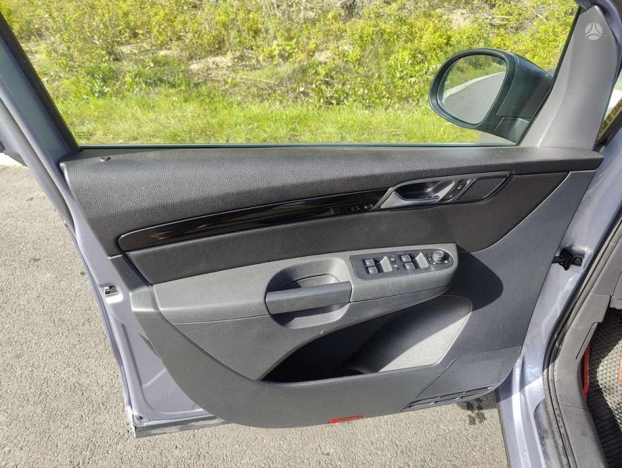 Blue SEAT Alhambra 2018 in Kaunas, with an engine capacity of 1.97 L and mileage of 270 thousand km for 12990 €, photo 14 on AUTOMOTO.COM.LV