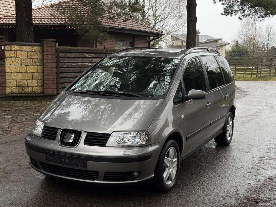 Brown SEAT Alhambra 2009 in Vilnius, with an engine capacity of 1.97 L and mileage of 144 thousand km for 4900 €, photo 1 on AUTOMOTO.COM.LV