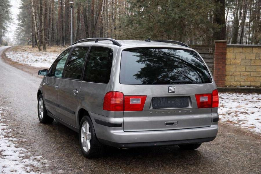 Brown SEAT Alhambra 2009 in Vilnius, with an engine capacity of 1.97 L and mileage of 144 thousand km for 4899 €, photo 6 on AUTOMOTO.COM.LV