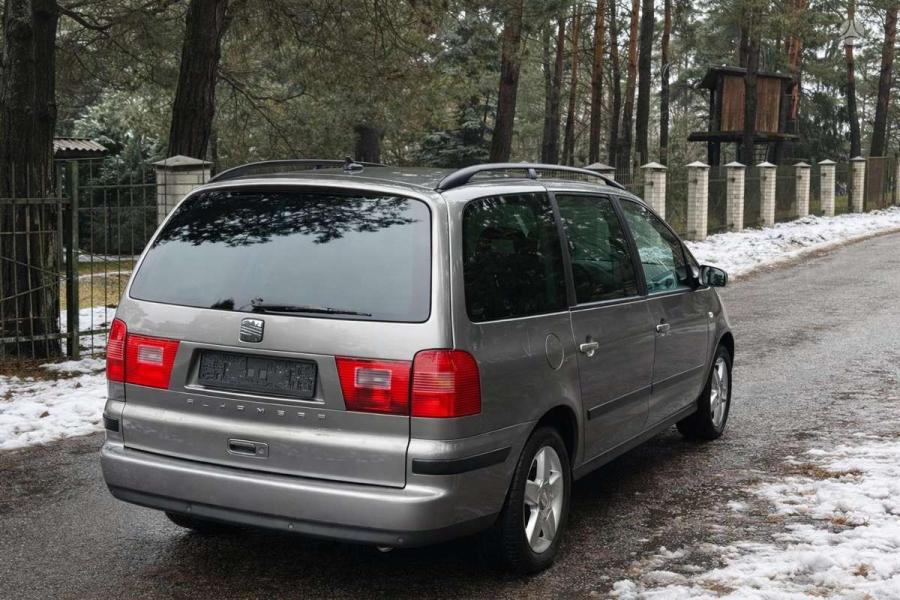 Brown SEAT Alhambra 2009 in Vilnius, with an engine capacity of 1.97 L and mileage of 144 thousand km for 4899 €, photo 7 on AUTOMOTO.COM.LV