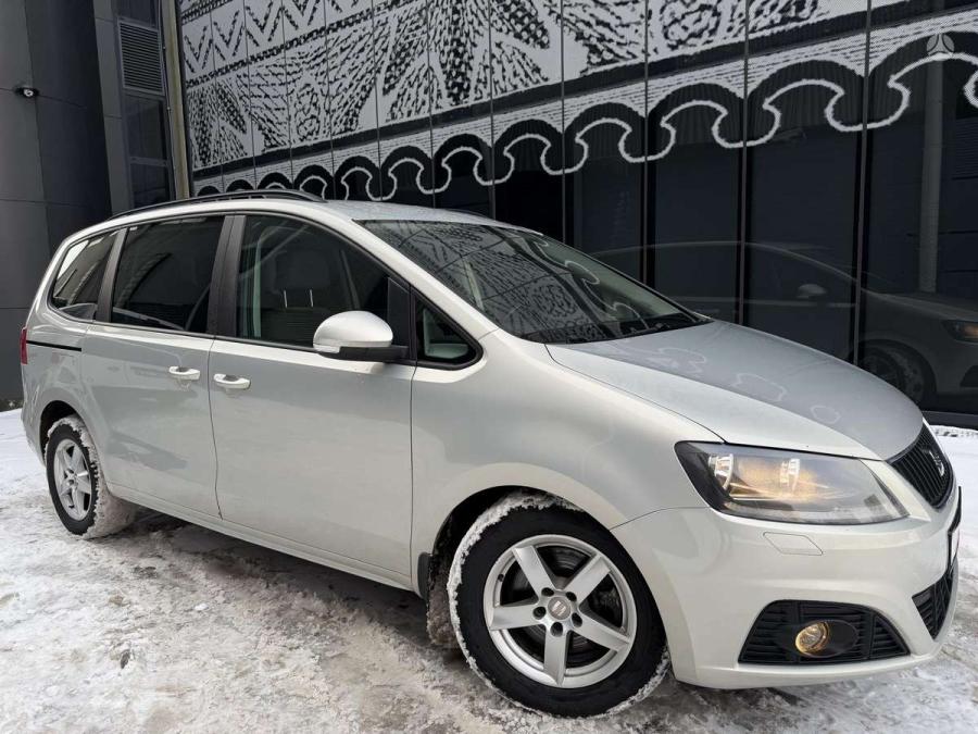 Brown SEAT Alhambra 2011 in Kaunas, with an engine capacity of 1.97 L and mileage of 361 thousand km for 5750 €, photo 13 on AUTOMOTO.COM.LV