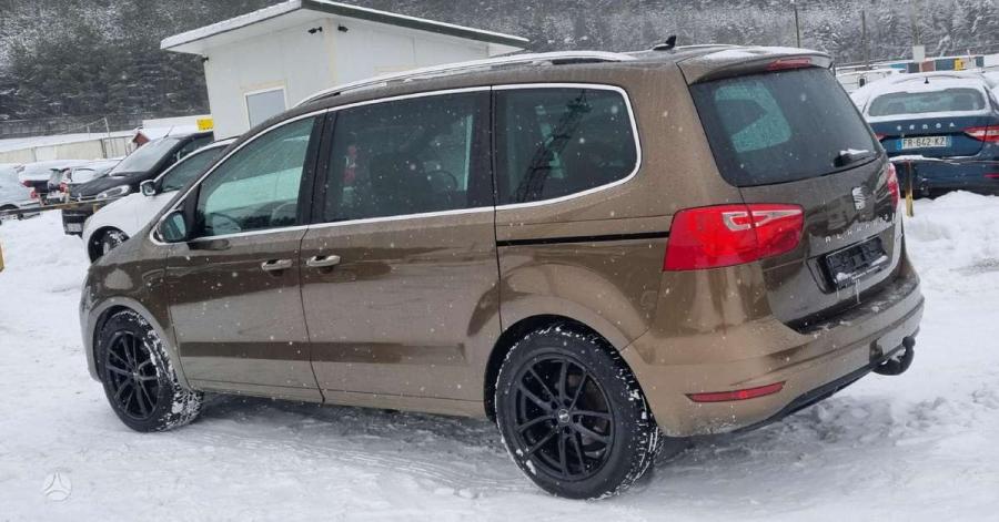 Brown SEAT Alhambra 2012 in Vilnius, with an engine capacity of 1.97 L and mileage of 291 thousand km for 7850 €, photo 6 on AUTOMOTO.COM.LV