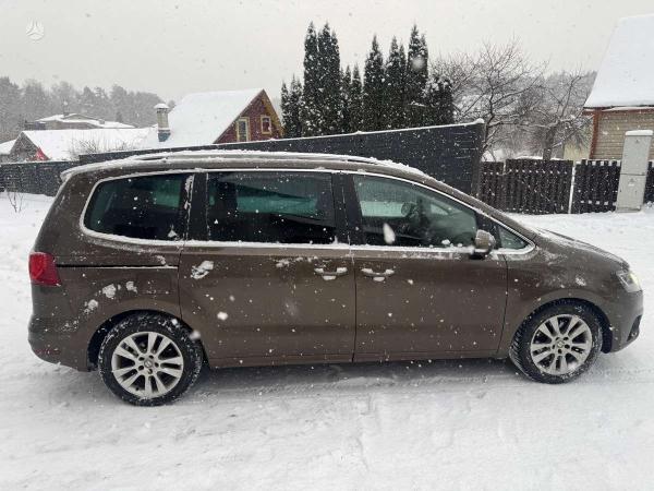 Brown SEAT Alhambra 2012 in Vilnius, with an engine capacity of 1.97 L and mileage of 284 thousand km for 6500 €, photo 3 on AUTOMOTO.COM.LV