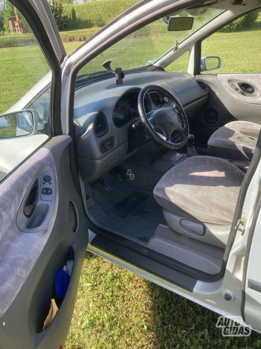 Pelēks SEAT Alhambra 1999 Marijampole, ar dzinēja tilpumu 1.90 L un nobraukumu 329 tūkst. km par 1050 €, foto 8 vietnē AUTOMOTO.COM.LV