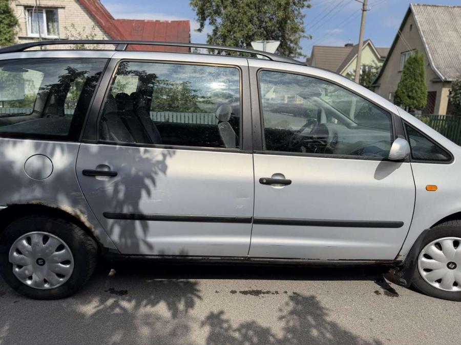Pelēks SEAT Alhambra 1999 Kauņa, ar dzinēja tilpumu 1.90 L un nobraukumu 351 tūkst. km par 700 €, foto 6 vietnē AUTOMOTO.COM.LV