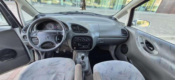 Pelēks SEAT Alhambra 2000 Šauļi, ar dzinēja tilpumu 2.00 L un nobraukumu 345 tūkst. km par 900 €, foto 2 vietnē AUTOMOTO.COM.LV