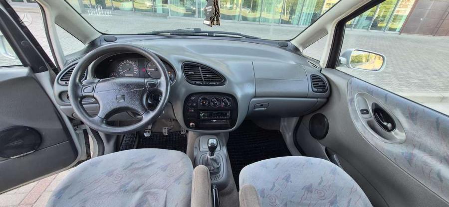 Pelēks SEAT Alhambra 2000 Šauļi, ar dzinēja tilpumu 2.00 L un nobraukumu 345 tūkst. km par 900 €, foto 3 vietnē AUTOMOTO.COM.LV