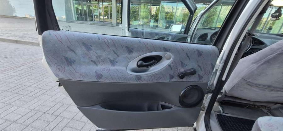 Pelēks SEAT Alhambra 2000 Šauļi, ar dzinēja tilpumu 2.00 L un nobraukumu 345 tūkst. km par 900 €, foto 6 vietnē AUTOMOTO.COM.LV