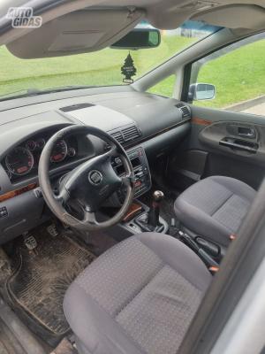 Grey SEAT Alhambra 2001 in Panevezys, with an engine capacity of 1.90 L and mileage of 331 thousand km for 1100 €, photo 5 on AUTOMOTO.COM.LV