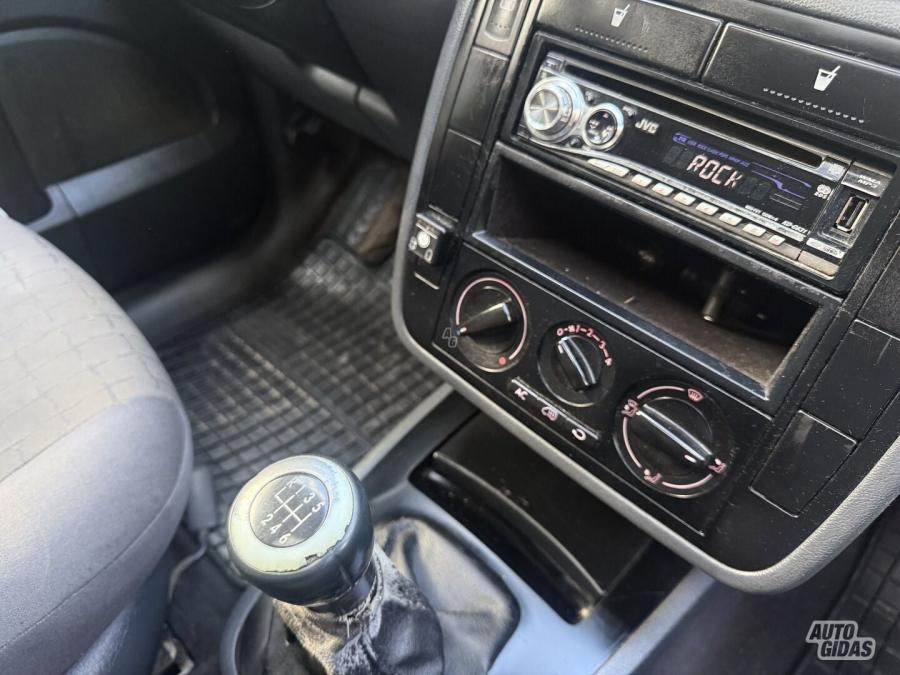 Pelēks SEAT Alhambra 2002 Viļņa, ar dzinēja tilpumu 2.00 L un nobraukumu 385 tūkst. km par 980 €, foto 9 vietnē AUTOMOTO.COM.LV