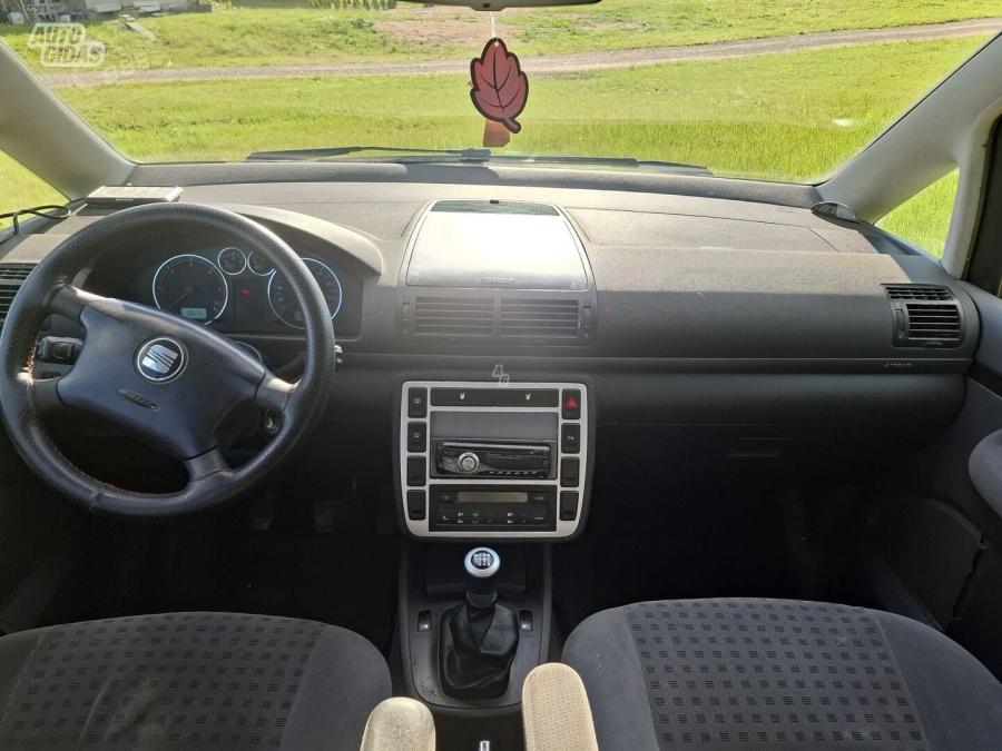 Pelēks SEAT Alhambra 2002 Viļņa, ar dzinēja tilpumu 1.90 L un nobraukumu 367 tūkst. km par 2000 €, foto 7 vietnē AUTOMOTO.COM.LV