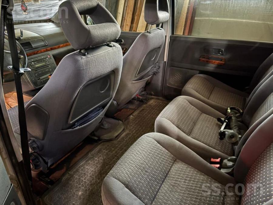 Pelēks SEAT Alhambra 2003 Daugavpils, ar dzinēja tilpumu 1.90 L un nobraukumu 259 tūkst. km par 1500 €, foto 9 vietnē AUTOMOTO.COM.LV