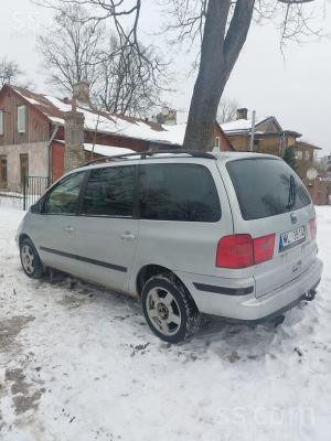 Grey SEAT Alhambra 2004 in Riga, with an engine capacity of 2.00 L and mileage of 261 thousand km for 990 €, photo 4 on AUTOMOTO.COM.LV