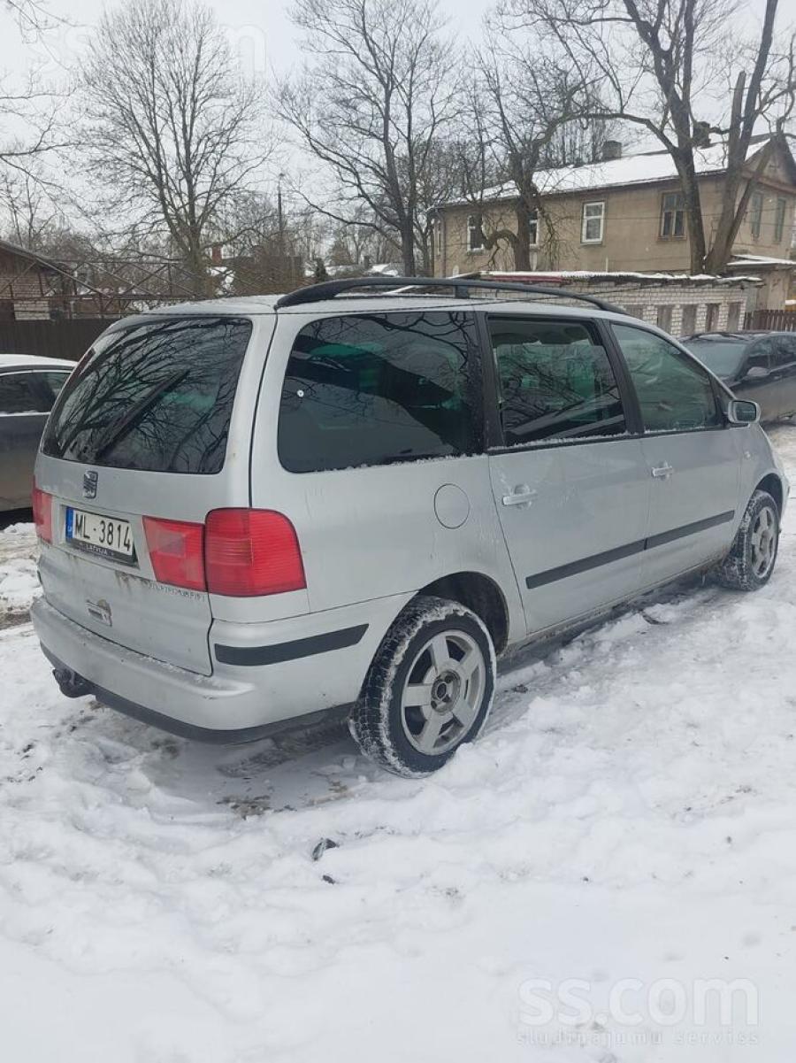 Grey SEAT Alhambra 2004 in Riga, with an engine capacity of 2.00 L and mileage of 261 thousand km for 990 €, photo 5 on AUTOMOTO.COM.LV