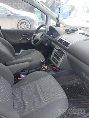 Grey SEAT Alhambra 2004 in Riga, with an engine capacity of 2.00 L and mileage of 261 thousand km for 990 €, photo 7 on AUTOMOTO.COM.LV