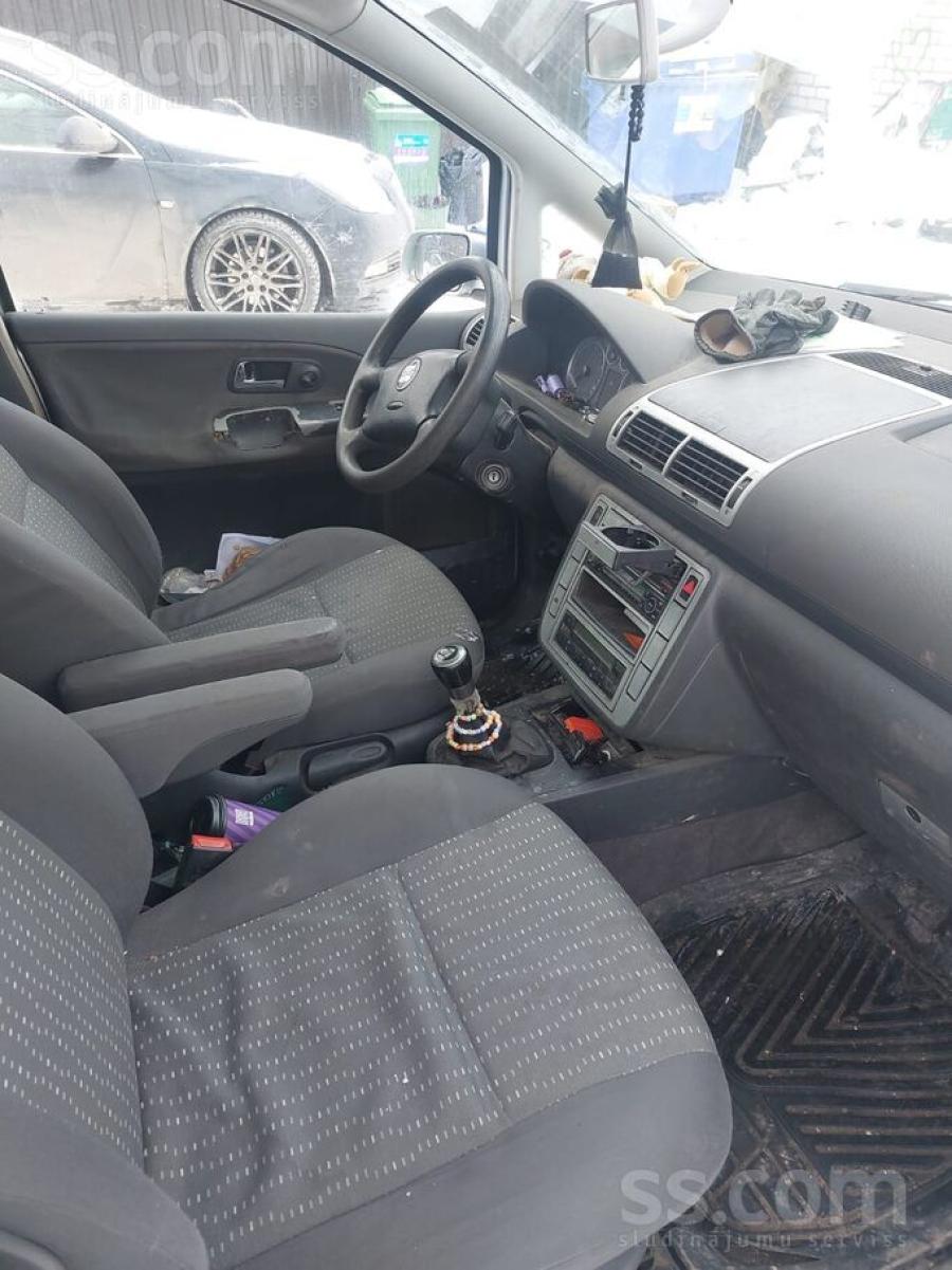 Grey SEAT Alhambra 2004 in Riga, with an engine capacity of 2.00 L and mileage of 261 thousand km for 990 €, photo 7 on AUTOMOTO.COM.LV