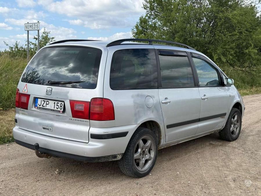 Grey SEAT Alhambra 2004 in Vilnius, with an engine capacity of 1.98 L and mileage of 275 thousand km for 1000 €, photo 5 on AUTOMOTO.COM.LV