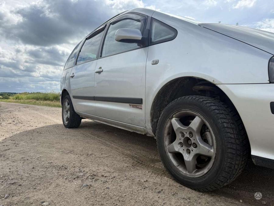Grey SEAT Alhambra 2004 in Vilnius, with an engine capacity of 1.98 L and mileage of 275 thousand km for 1000 €, photo 10 on AUTOMOTO.COM.LV