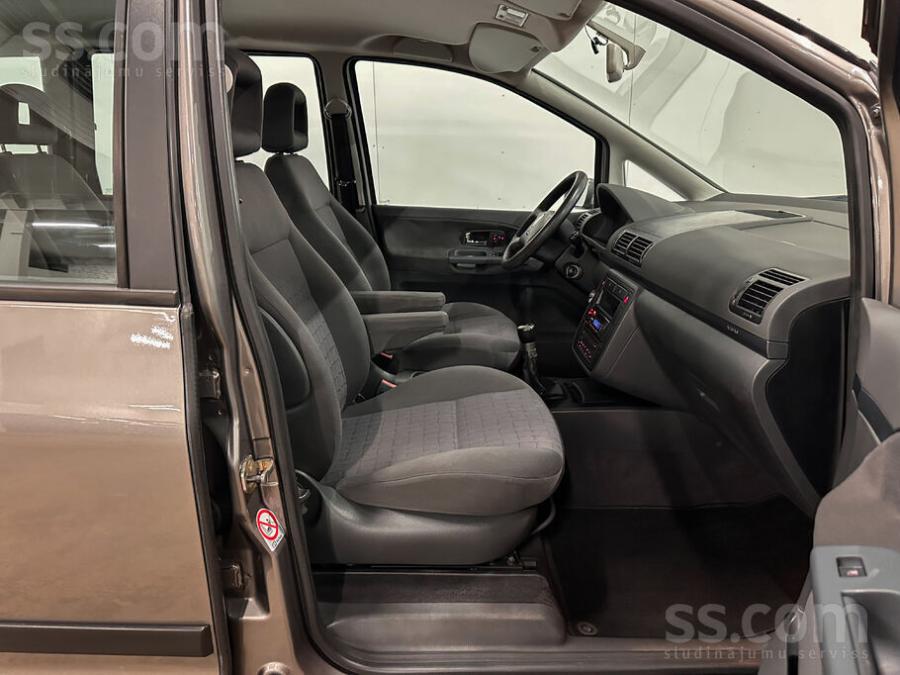 Pelēks SEAT Alhambra 2006 Jūrmala, ar dzinēja tilpumu 2.00 L un nobraukumu 230 tūkst. km par 3950 €, foto 18 vietnē AUTOMOTO.COM.LV