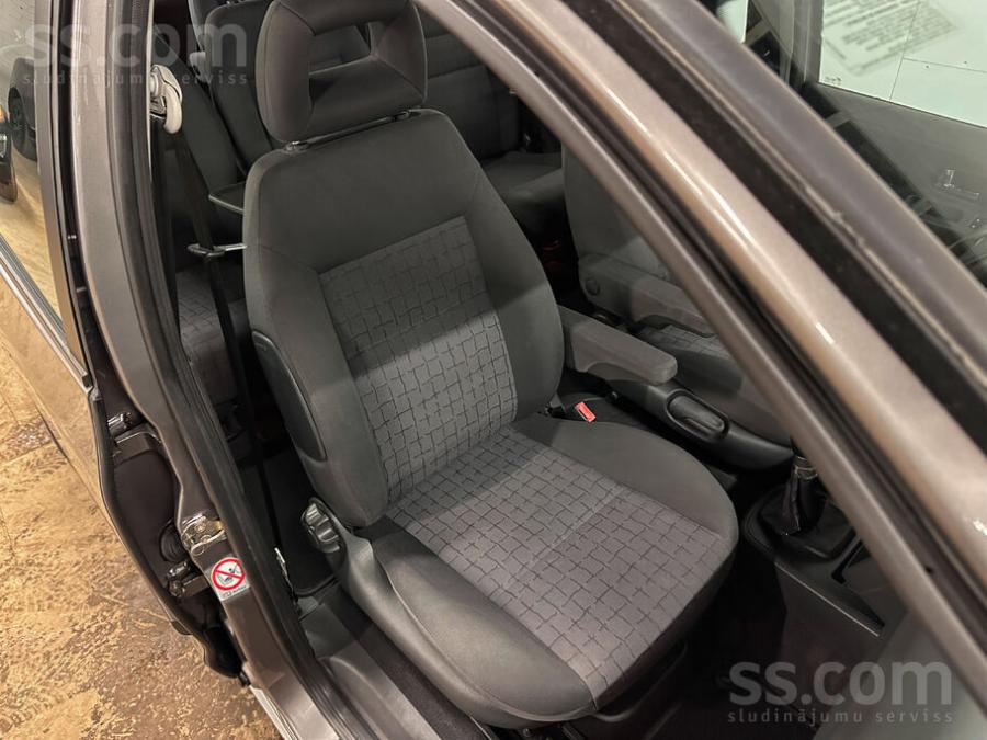 Pelēks SEAT Alhambra 2006 Jūrmala, ar dzinēja tilpumu 2.00 L un nobraukumu 230 tūkst. km par 3950 €, foto 19 vietnē AUTOMOTO.COM.LV